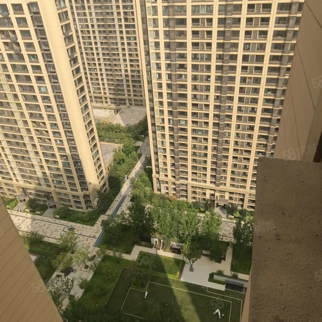 【10图】中间楼层采光好 正南朝向 次新房 商品住宅 有电梯 精装好房，龙湖昱城一期-青岛58同城