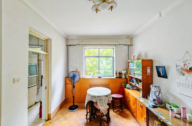 急售！喜鹊户型车位地下室！全屋精装保养好采光好看中可谈