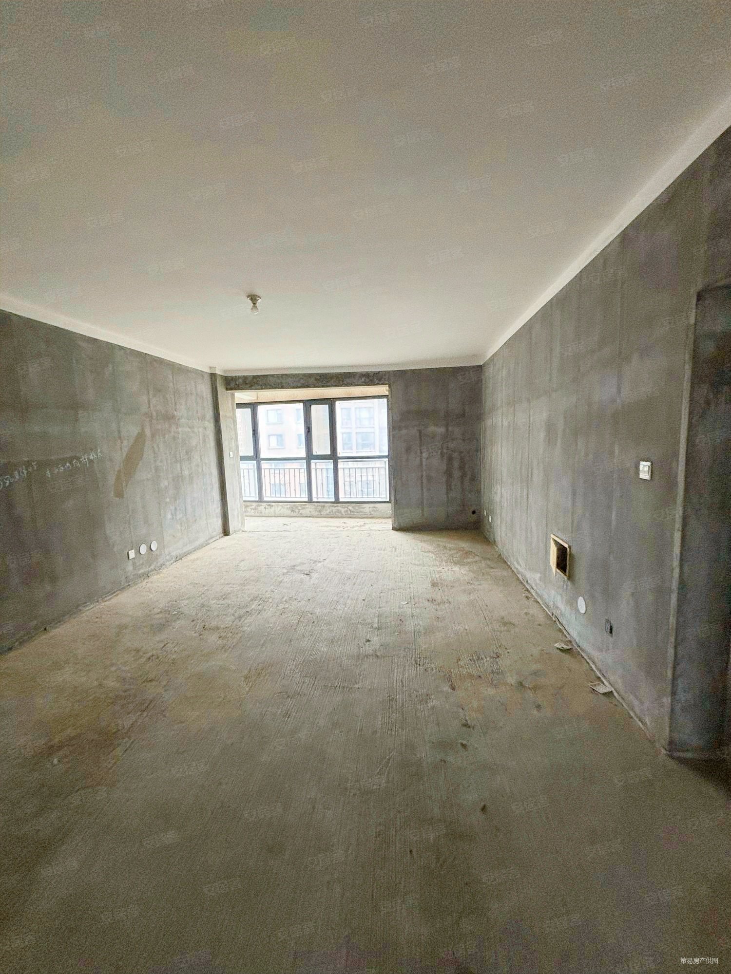 电梯小高层，中间楼层不挡光，业主急售价位可谈，有密码随时看房，晨胧华庭住宅小区二手房，87万，3室2厅，2卫，135.92平米-郑州安居客