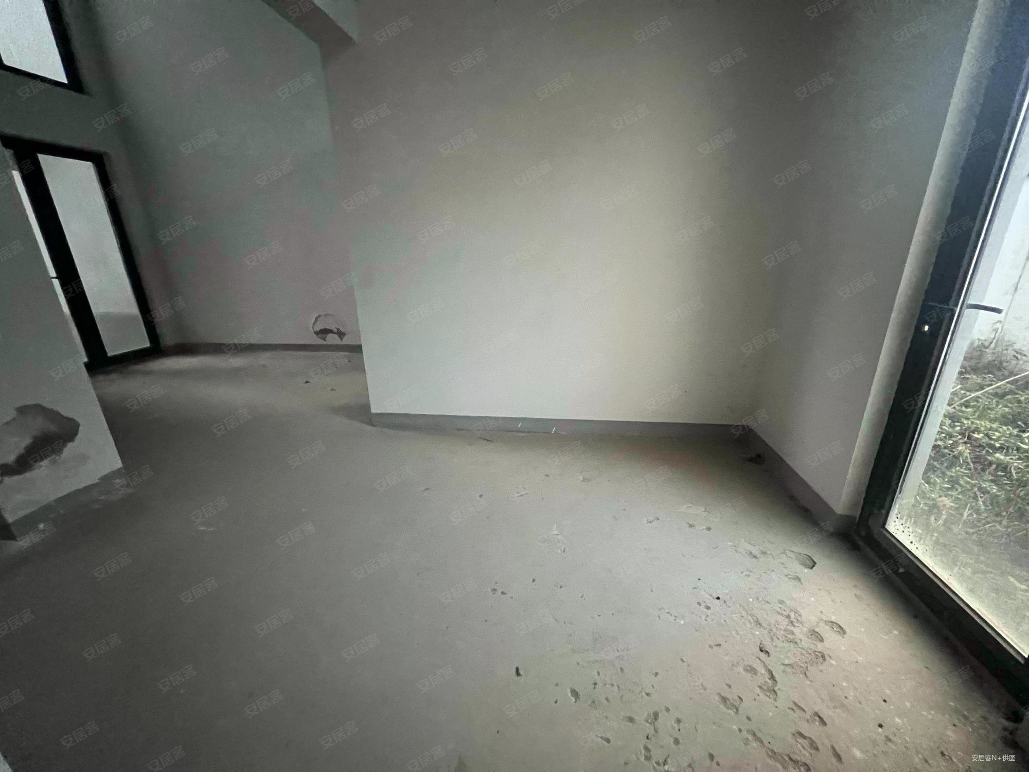 国风合院，送前后花园，中间采光天井，买一层得两层，随时看房，世茂龙湾(五期别墅)二手房，115万，2室2厅，1卫，103.5平米-武汉安居客