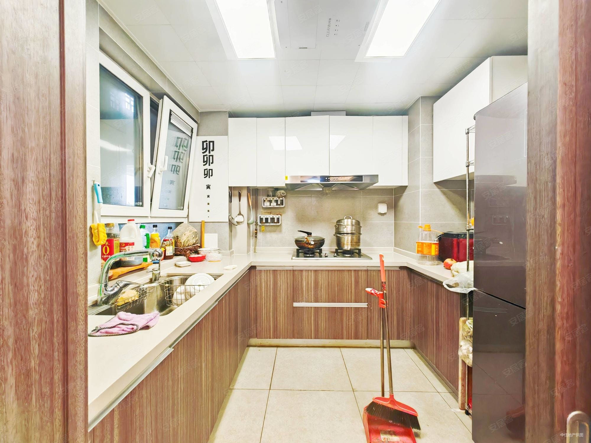 万科山望 双卫 得房好 中间楼层 南向采光好 有电梯，万科山望二手房，215万，3室2厅，2卫，127.66平米-济南安居客